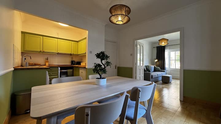 Modern, Bright Apartment Near Grand Canal Dock - Dublin