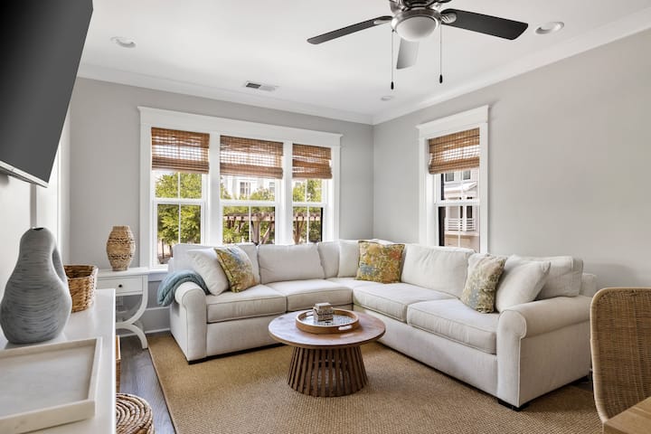 Modern 3br Home | 5 Min To Sullivan's Island - Mount Pleasant, SC