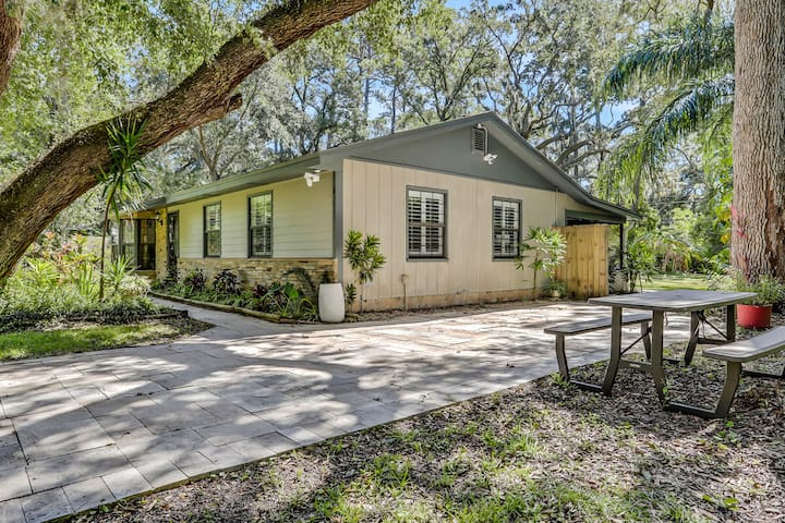 Fernandina Gem | Firepit | Patio | Walk To Beach - American Beach, FL