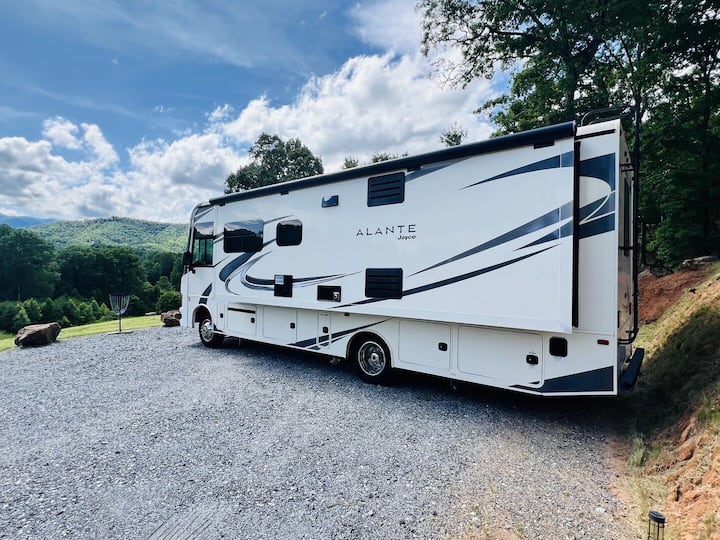 Luxury Rv | Queen + Kids Bunk | Fire Pit + Kitchen - Franklin, NC
