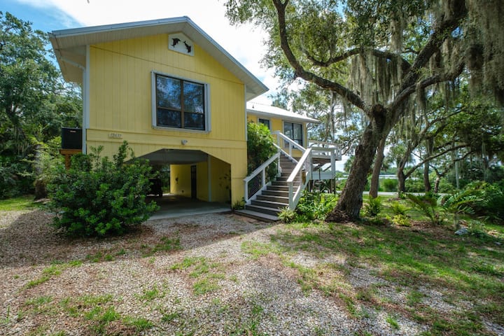 Sun Kissed Tree House - Cedar Key, FL