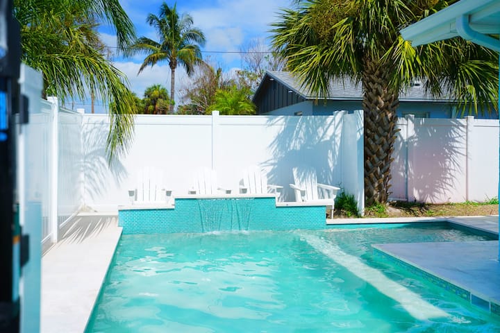 4 Bed Condo Heated Pool, Hot Tub, Beach Gear - Indian Rocks Beach, FL