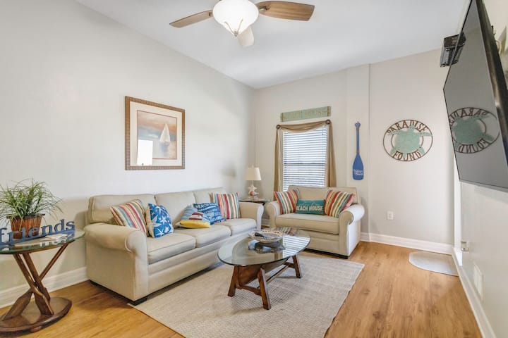 Madeira Bay Resort 312 Marina View W/ Beach Access - Madeira Beach, FL