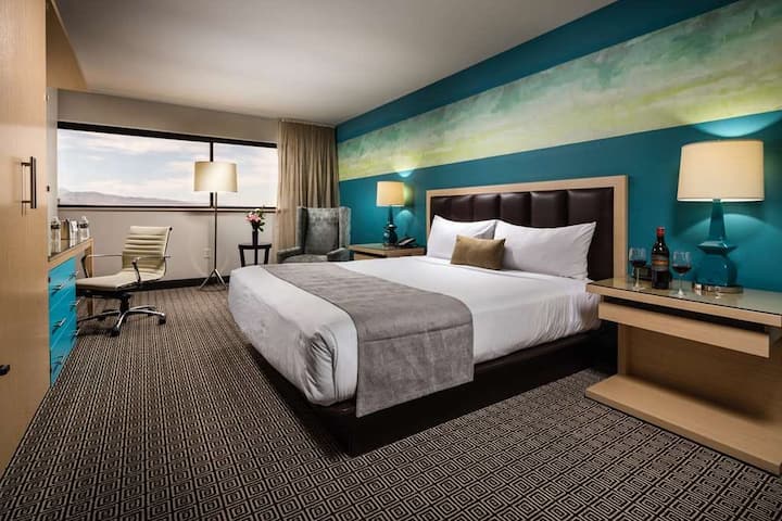 Room With King Bed Steps From Freemont Steet - Las Vegas, NV