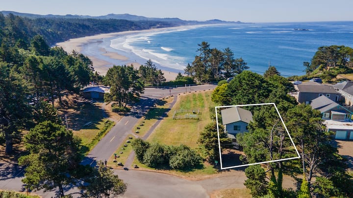 Dog Friendly Beach House Walk To Beach & Surfing - Depoe Bay, OR