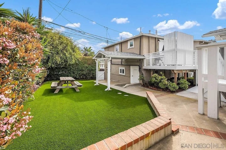 A Charming Hidden Gem, Two Blocks To Moonlight - Encinitas, CA