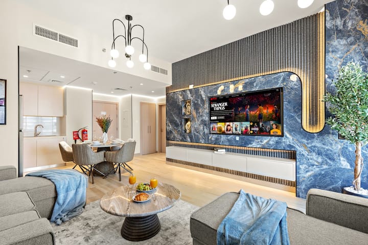 Sparkling Retreat: Near Ferrari World & Yas Mall - Abu Dhabi Airport (AUH)