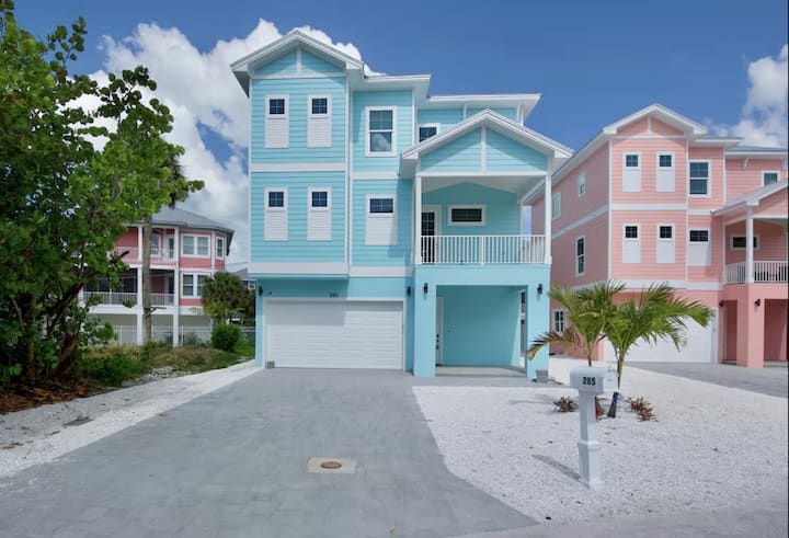2 Luxury Beach Homes W/ Pools & Spas – Sleep 20+ - Fort Myers Beach, FL