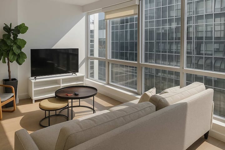 Central Koreatown Studio | Top Amenities - Florence Avenue – Los Angeles