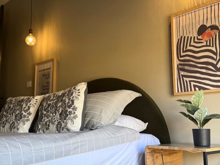 Evies Cottage | Belmont Suites | Private Patio - Geelong