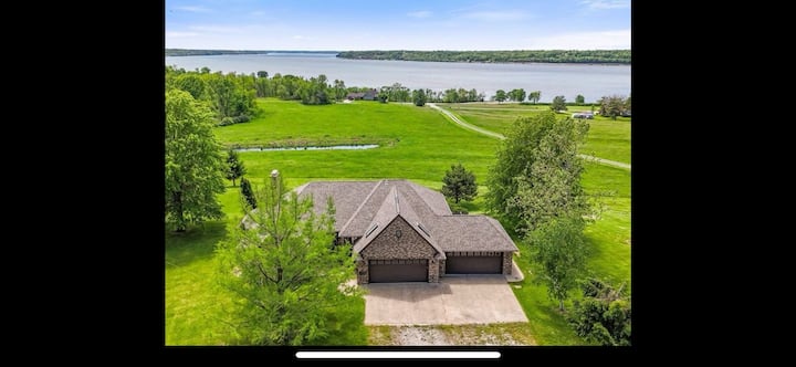 Estate On The Mississippi In Nauvoo - Walley World, Fort Madison