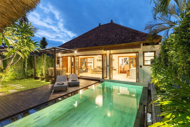2 Bedroom Villa In Seminyak Bali With Private Pool And Enclosed Living Room. - Seminyak