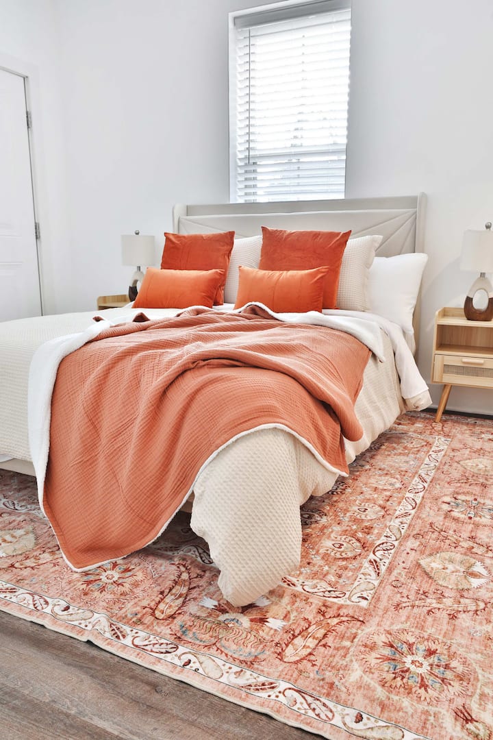 Columbus Oasis W Pool Table Near Downtown - Columbus, OH