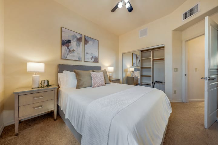 Stylish | Fenced Backyard | 4 Br 3 Ba | Garage - Tucson, AZ