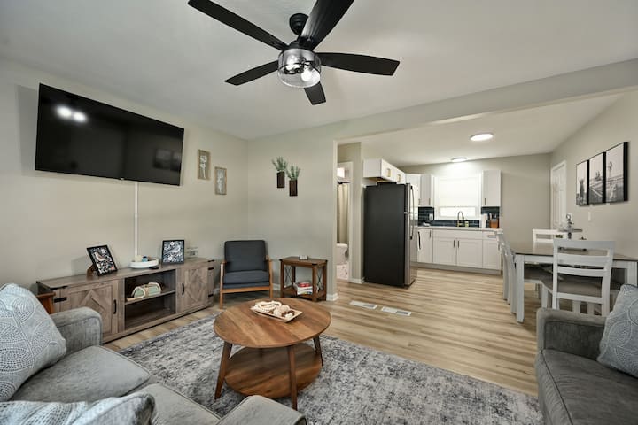 4br Home Near Kc Stadiums/ I-70 - Sleeps 10! - Independence, MO