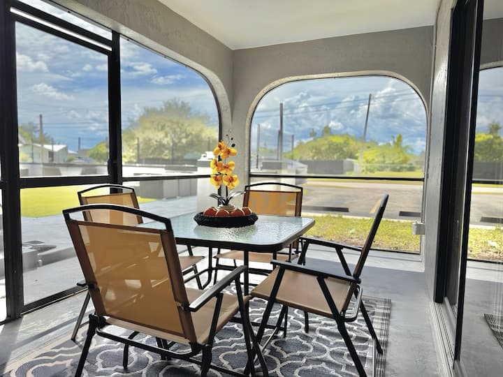 Coral Breeze Escape | Modern Cozy 2br Condo - Cape Coral, FL