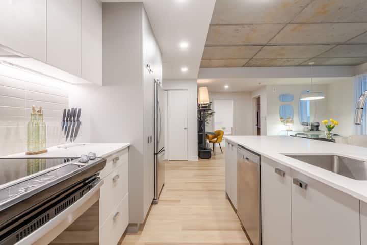 Old Montreal Haven – Bright, Spacious & Walkable - Montreal