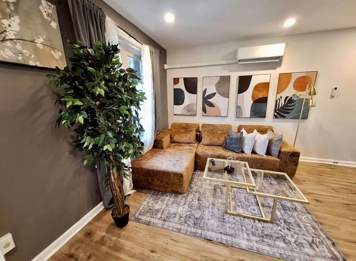 Bi-level 3 Br Plus Finished Basement | Sleeps 12 - Philadelphie, PA