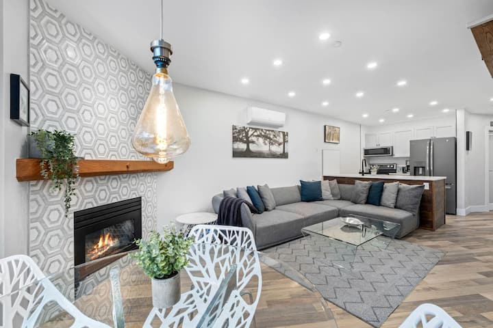 1br+den | Fireplace | Village Location | Parking - Whistler