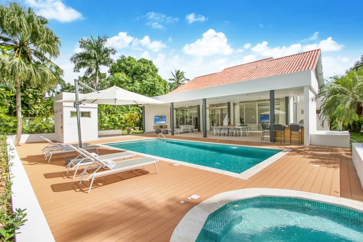 Vivero 13: Updated W/ Pool, Tub, Staff, Golf Cart - La Romana