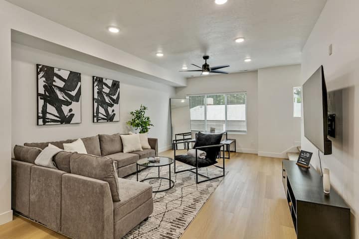 Luxury 3-bedroom Townhome In Salt Lake City - Salt Lake City, UT