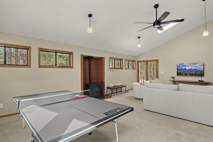 2 Living Rooms + Fires | Quick Drive Downtown - Flagstaff, AZ