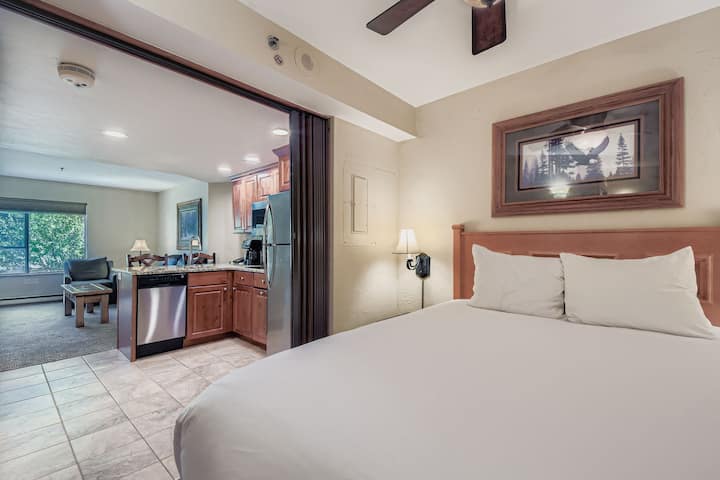 Ski-in Studio • Full Kitchen + Dogs Ok, Beaver Run - Breckenridge, CO