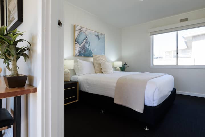Simple & Comfortable Coastal Retreat - Beauty Point