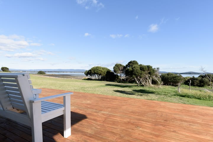 Waterfront Home With A View And Deck - Beauty Point