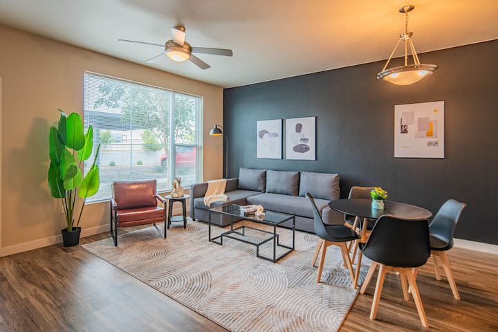 Tempe Dt Escape | Pool, Gym, W/d, Parking Sleeps 4 - Tempe, AZ