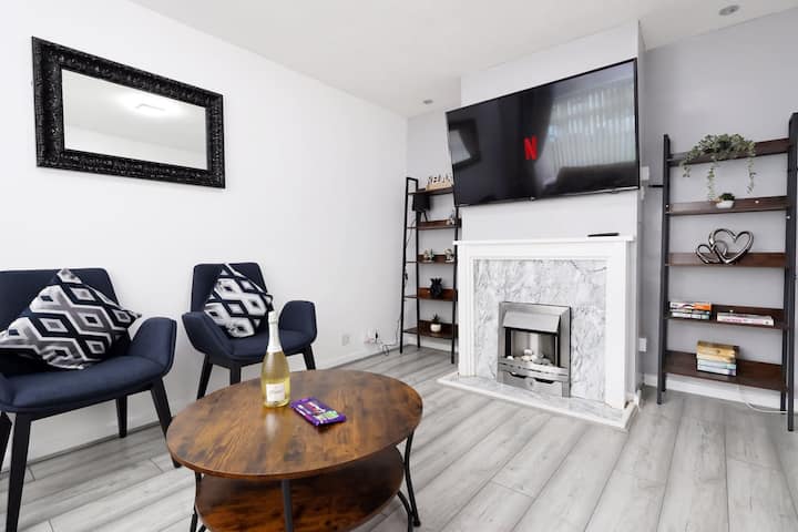 Spacious 3-bedroom Retreat In Hirwaun - South Wales
