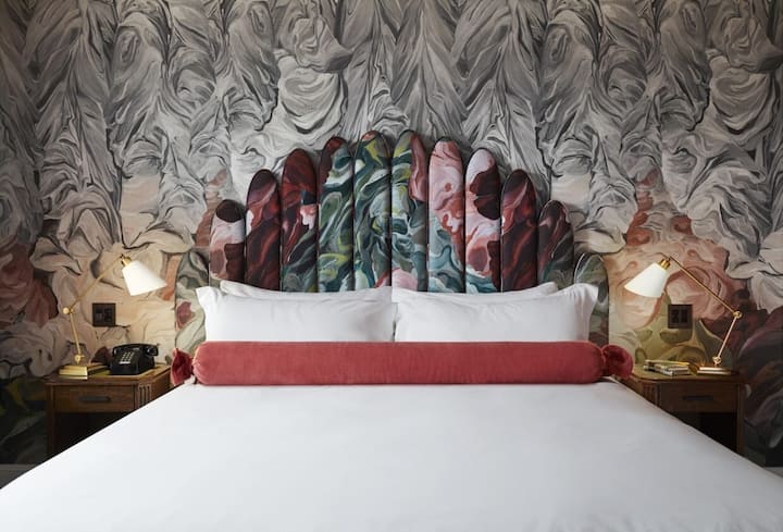 Superior Queen Room W/ Luxury Hotel Touches - Plain, WA