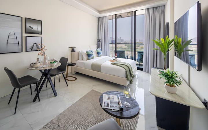 Sleek Studio Living With Balcony In Studio City! - Dubaï