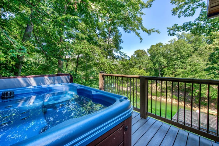 Cozy 1bd Camper W/ Lake Access! Hot Tub + Pavilion - Douglas Lake, TN