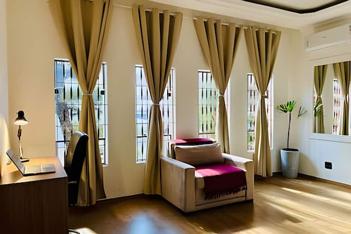 0006 Pousada Hg, Quarto Home Office Triplo - Guarulhos