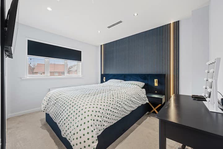 3 Bed Detached House - Sky Tv - Garden - Pets - ウォリントン