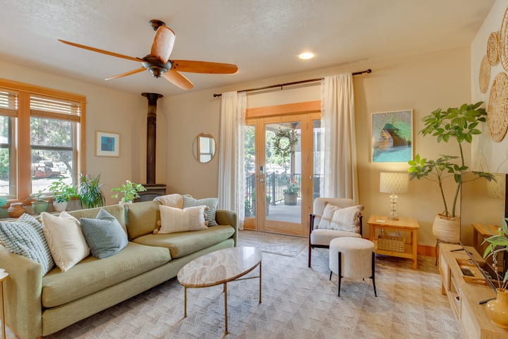 Half-mi To Scotts Mills Falls: Wine Country Apt - Silverton, OR