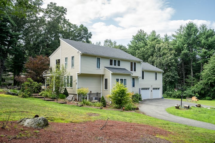 Cozy Pet-friendly 4br | Fireplace, Patio & Bbq - Sudbury, MA