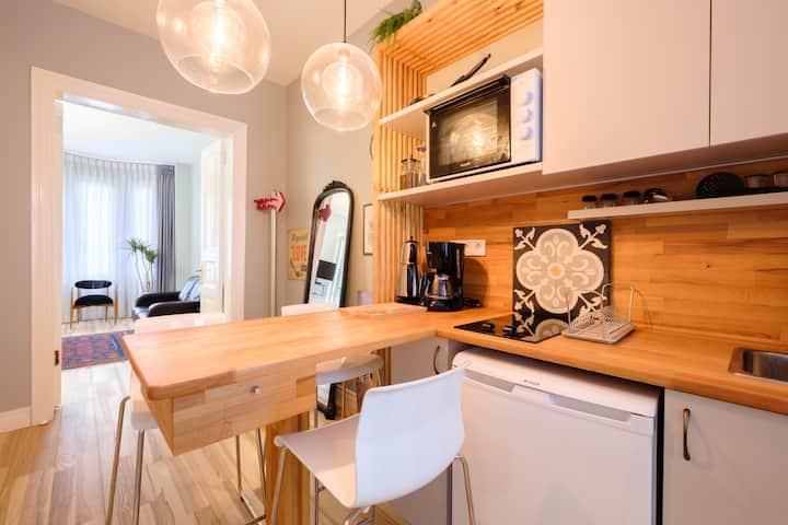 Stylish Flat With Balcony, Near Main Avenue - Bakırköy