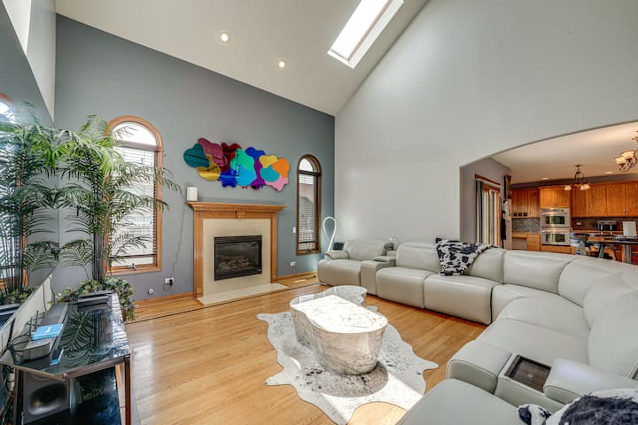 Game Room & Deck: Family Home In Chicago Area! - Orland Park, IL
