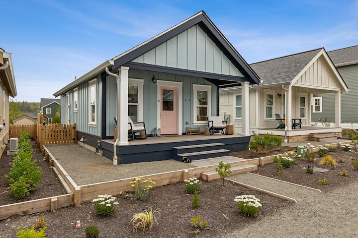 *New* Bubbles Up: Hot Tub, Dog Friendly - Pacific Beach, WA