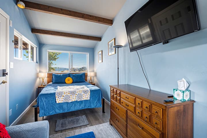 Studio With Covered Deck And Birch Bay View - Birch Bay, WA