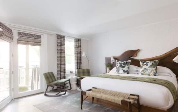 Lodge Charm Steps From Stowe Main St - Stowe, VT