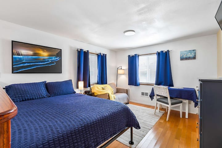 Nestled Across From Beach, Find A Versatile Studio - Birch Bay, WA