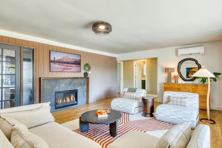 Patio Dining, Fireplace & Beach | Manzanita Ave. - Manzanita, OR