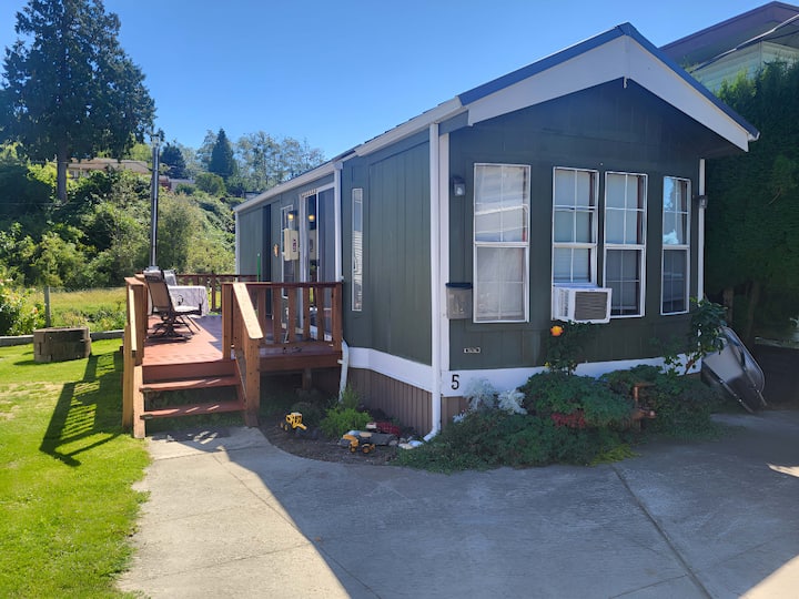 Park Model By Creek And Across Street From Beach. - Birch Bay, WA