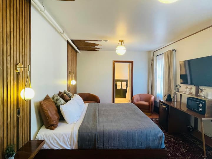 22-room Historic Gem In The Redwoods - Fortuna, CA