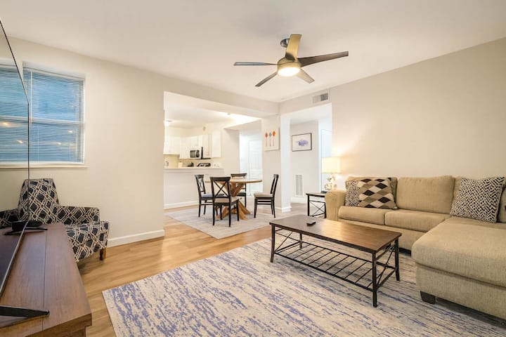 2br W King Bed Pool  Steps To Forest Park Cwe - St. Louis, MO