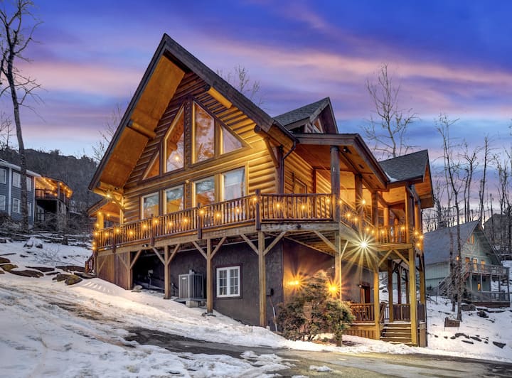 Hot Tub • Game Room • Near Slopes • Sleeps 10 - Beech Mountain, NC