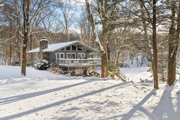 Lakefront Achieve Cabin | 3br On 200-acre Estate - Hope, NJ